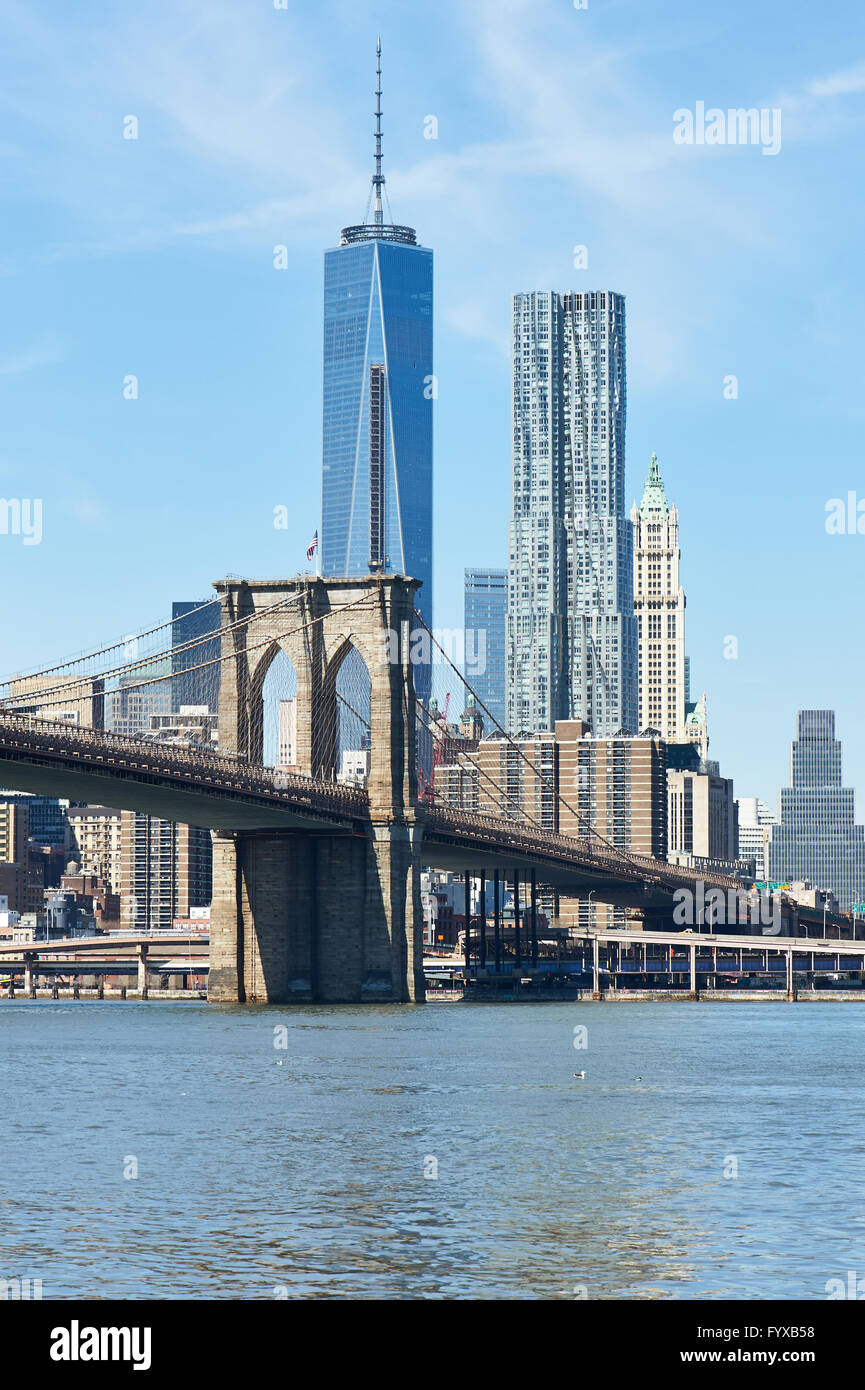 Brooklyn Bridge with lower Manhattan skyline Stock Photo - Alamy