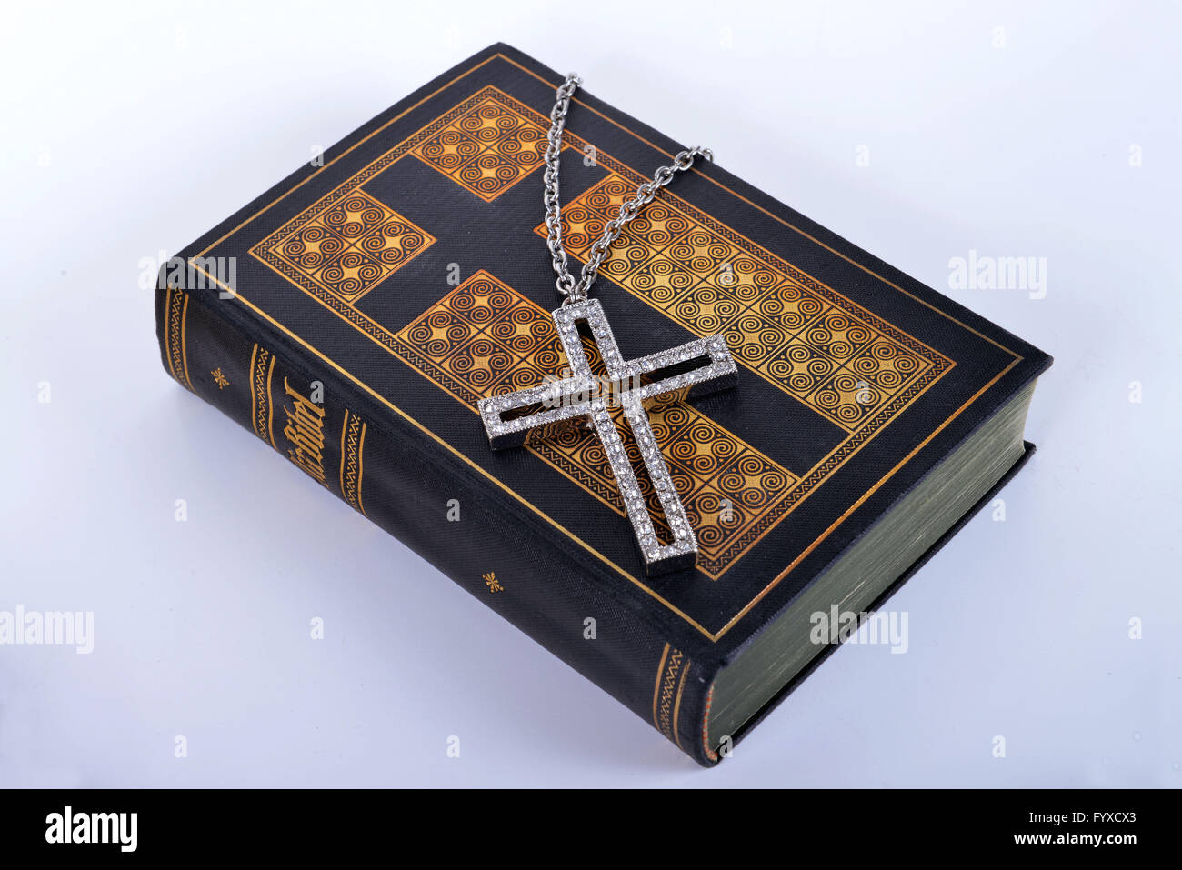 Bible book and cross hi-res stock photography and images - Alamy