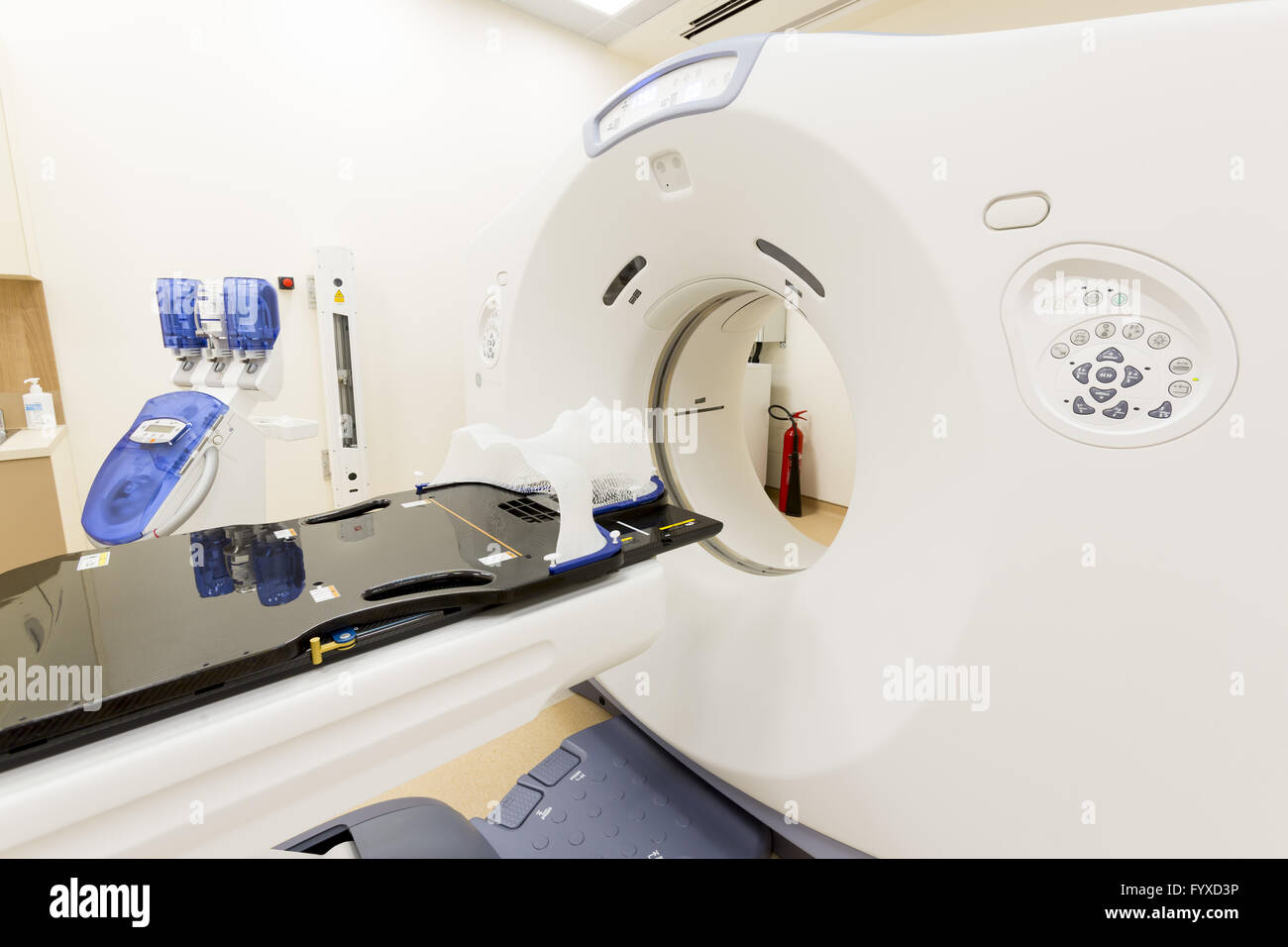 Tomography cancer treatment scanner Stock Photo - Alamy