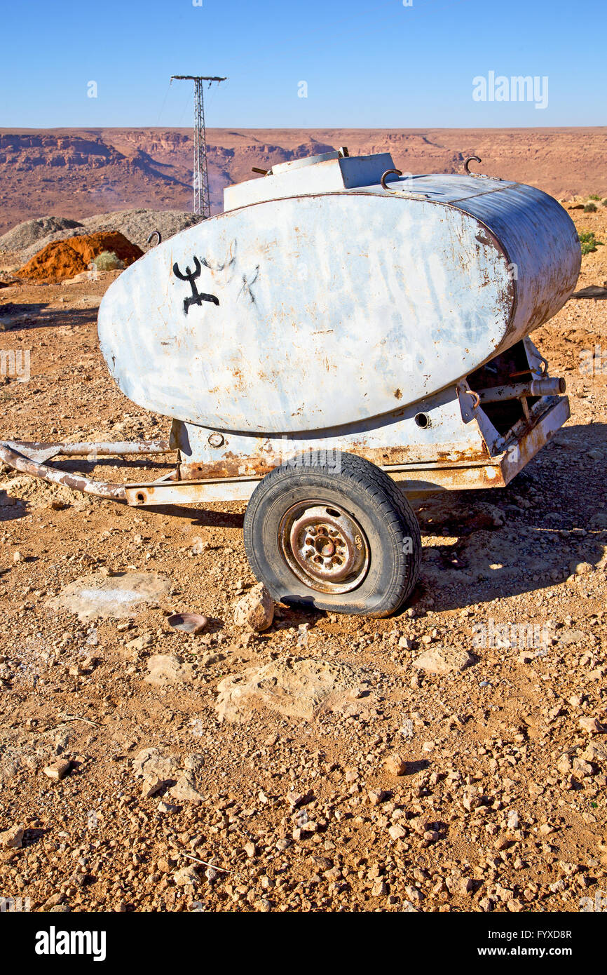 water tank in morocco utility pole l weel and arid Stock Photo - Alamy