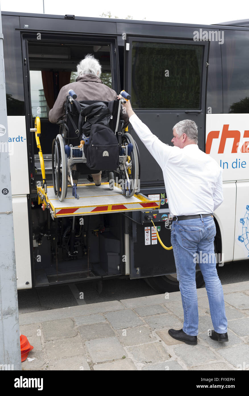 Wheelchair ramp bus (board or boarding) hi-res stock photography and ...