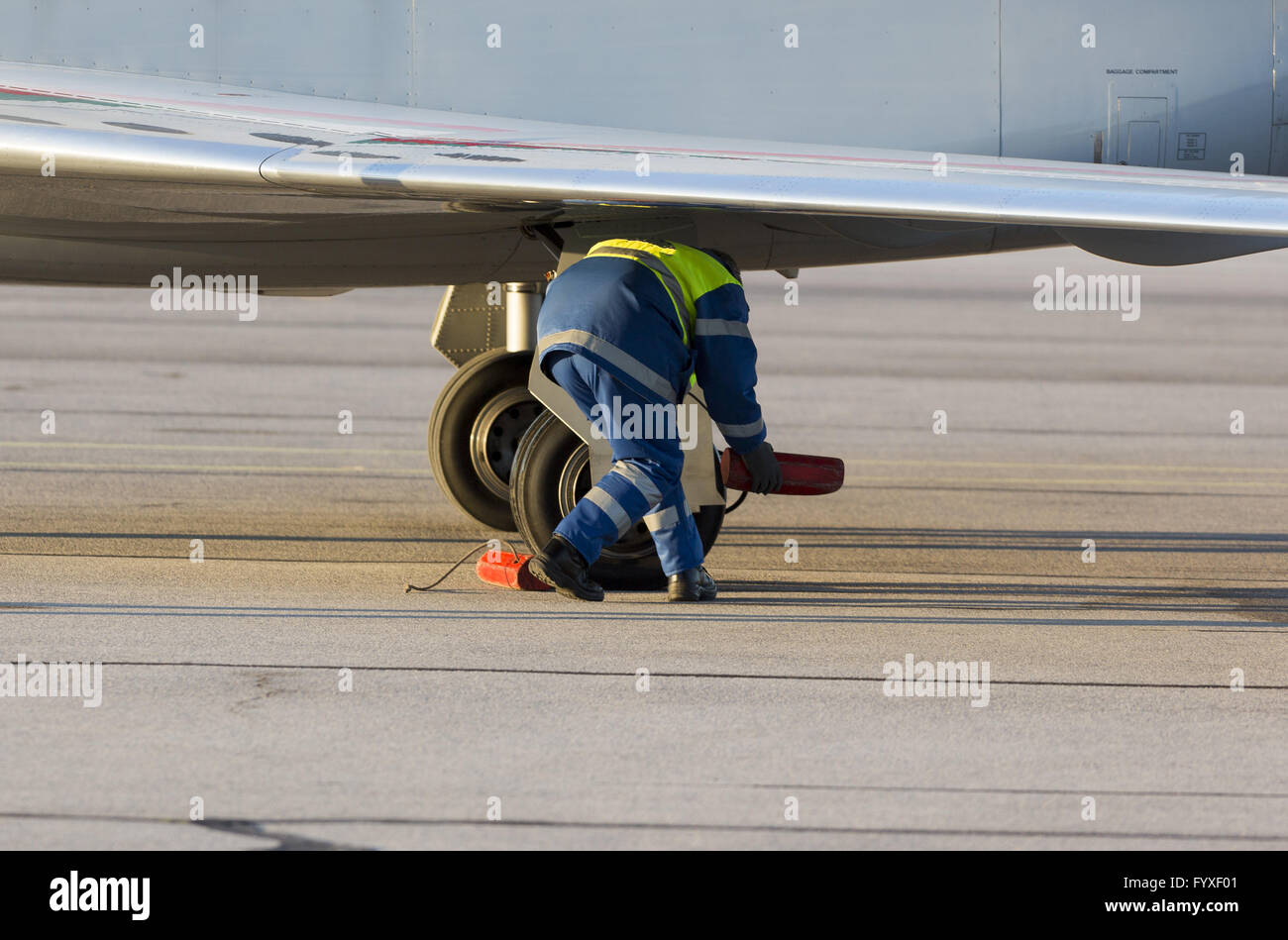 Airport worker runway airplane Stock Photo - Alamy