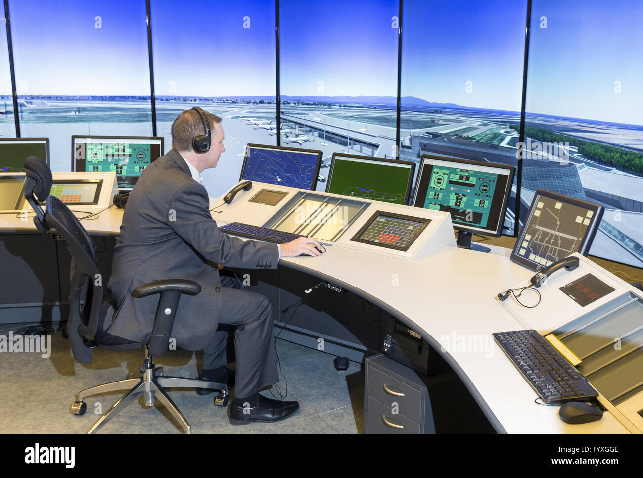 Air traffic controllers hi-res stock photography and images - Alamy