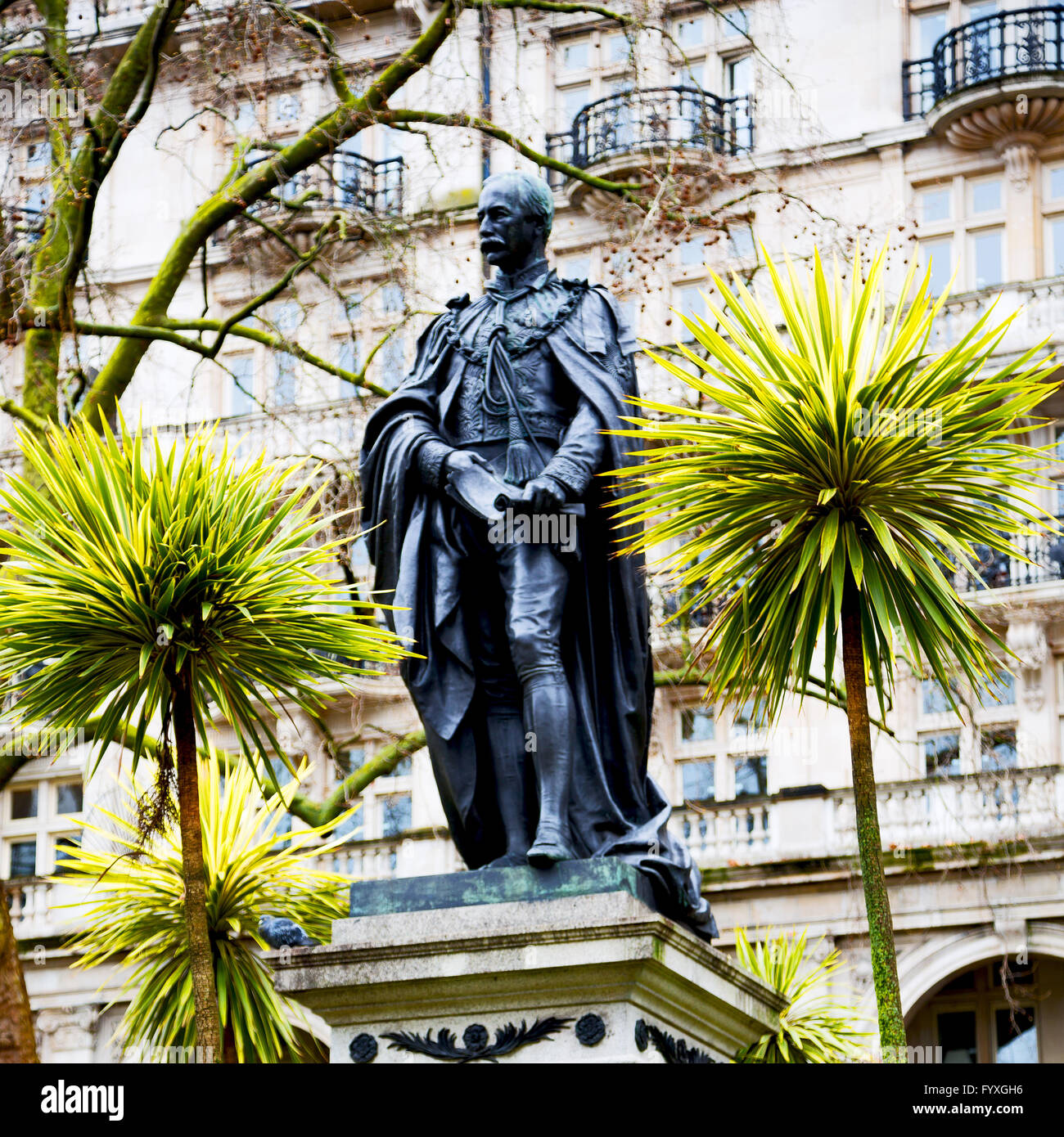 marble and statue in old city of london england Stock Photo - Alamy
