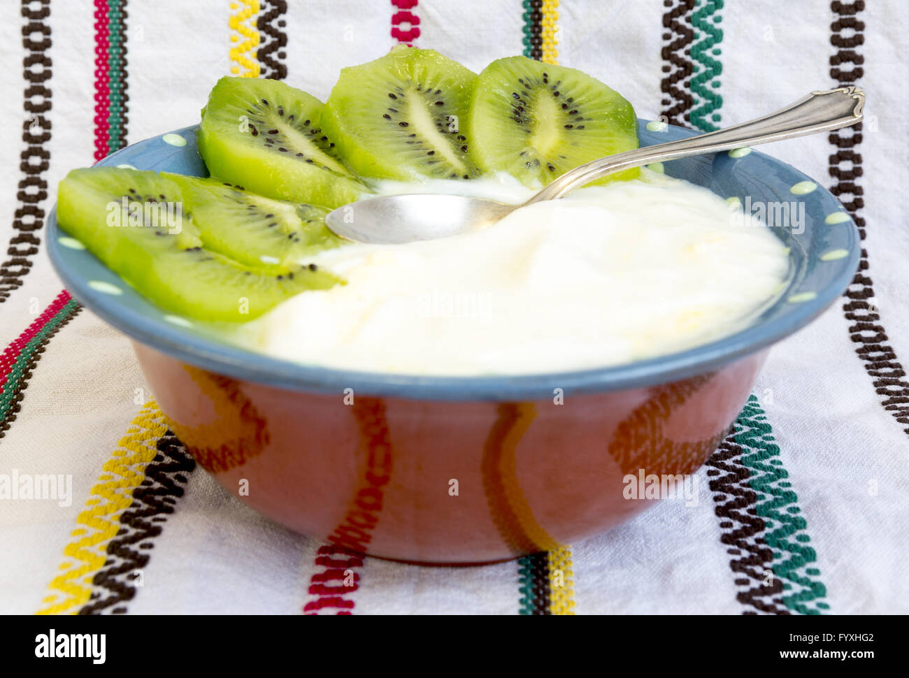 Homemade yoghurt kiwi Stock Photo - Alamy