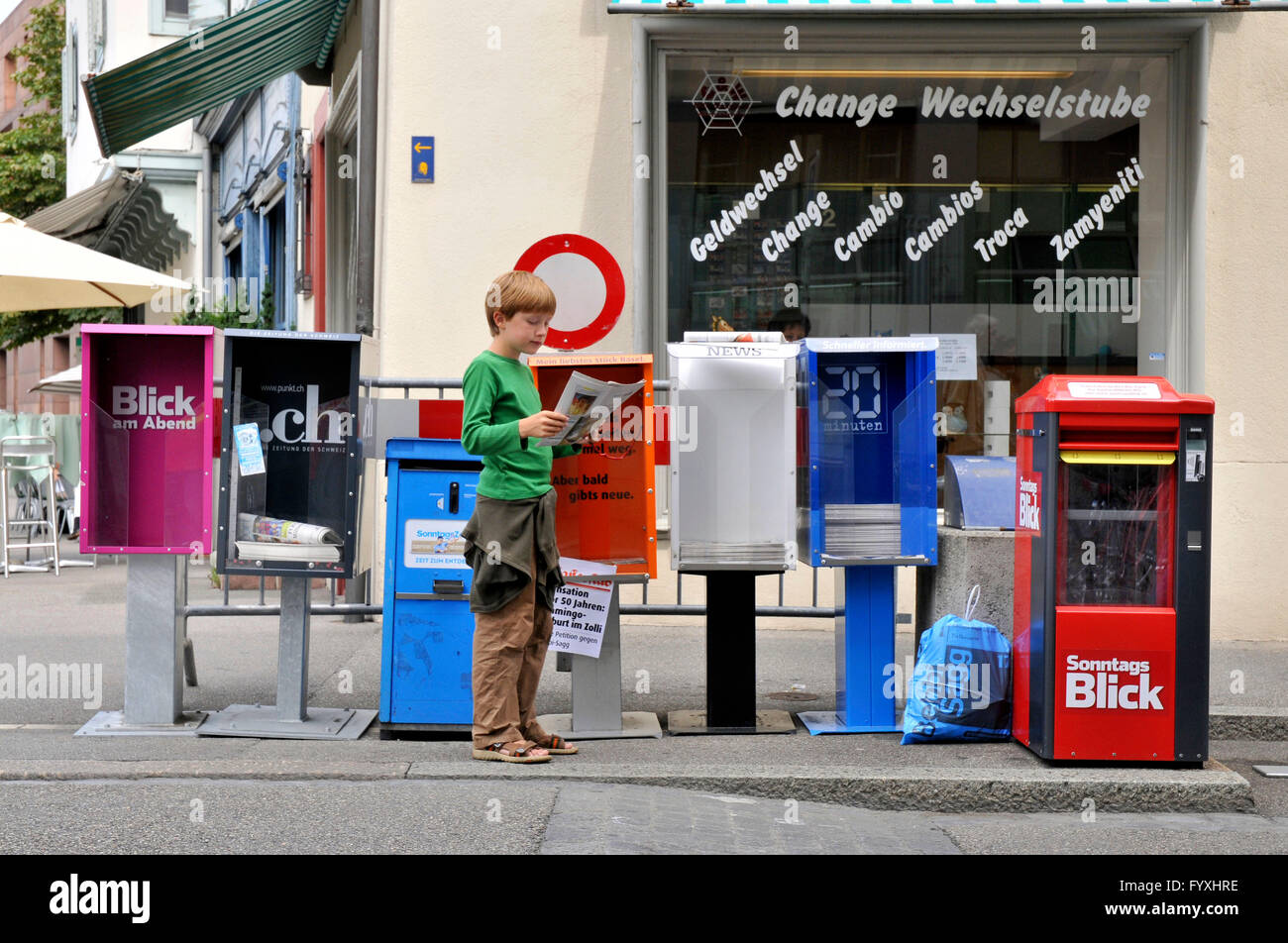 Free newspaper stands hi-res stock photography and images - Alamy