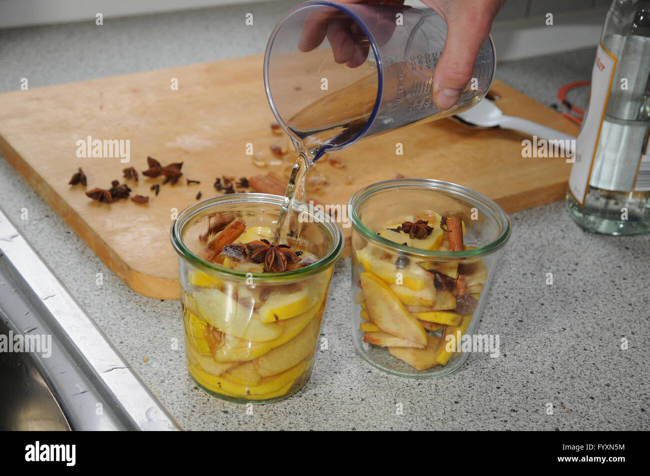 Quitte ernte hi-res stock photography and images - Alamy