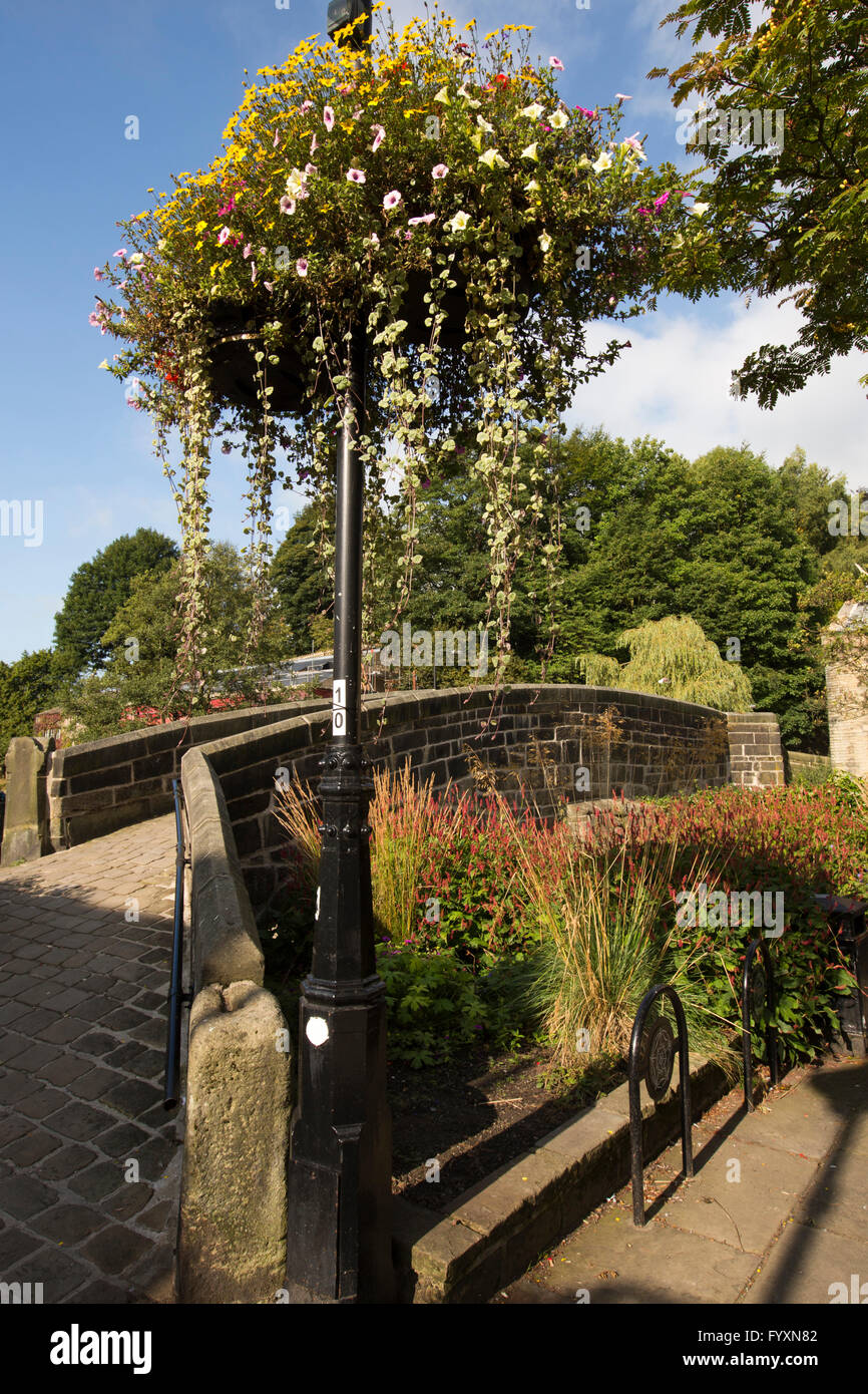 Old english bridges hi-res stock photography and images - Alamy
