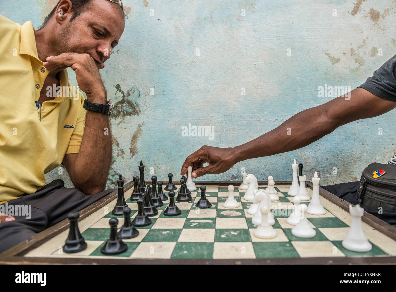 Havana two men playing chess hi-res stock photography and images - Alamy