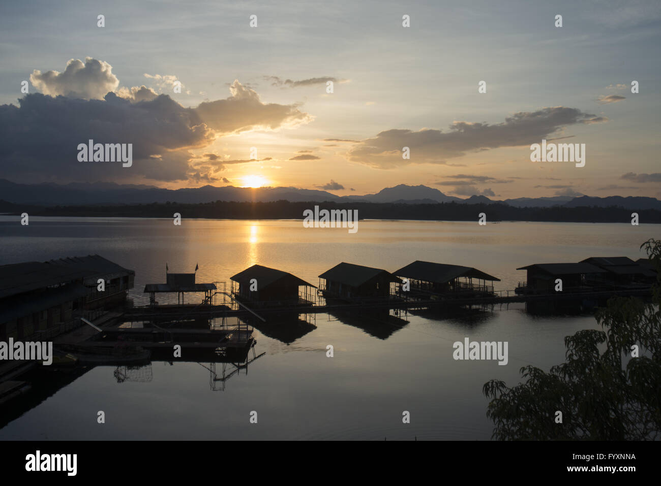 THAILAND KANCHANABURI THONG PHA PHUM LAKE Stock Photo - Alamy