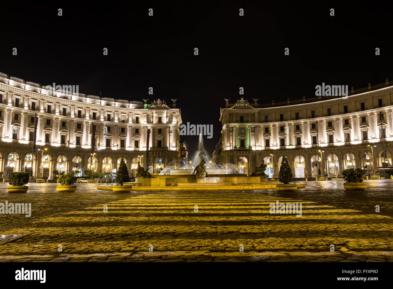 Repubblica plaza hi-res stock photography and images - Alamy