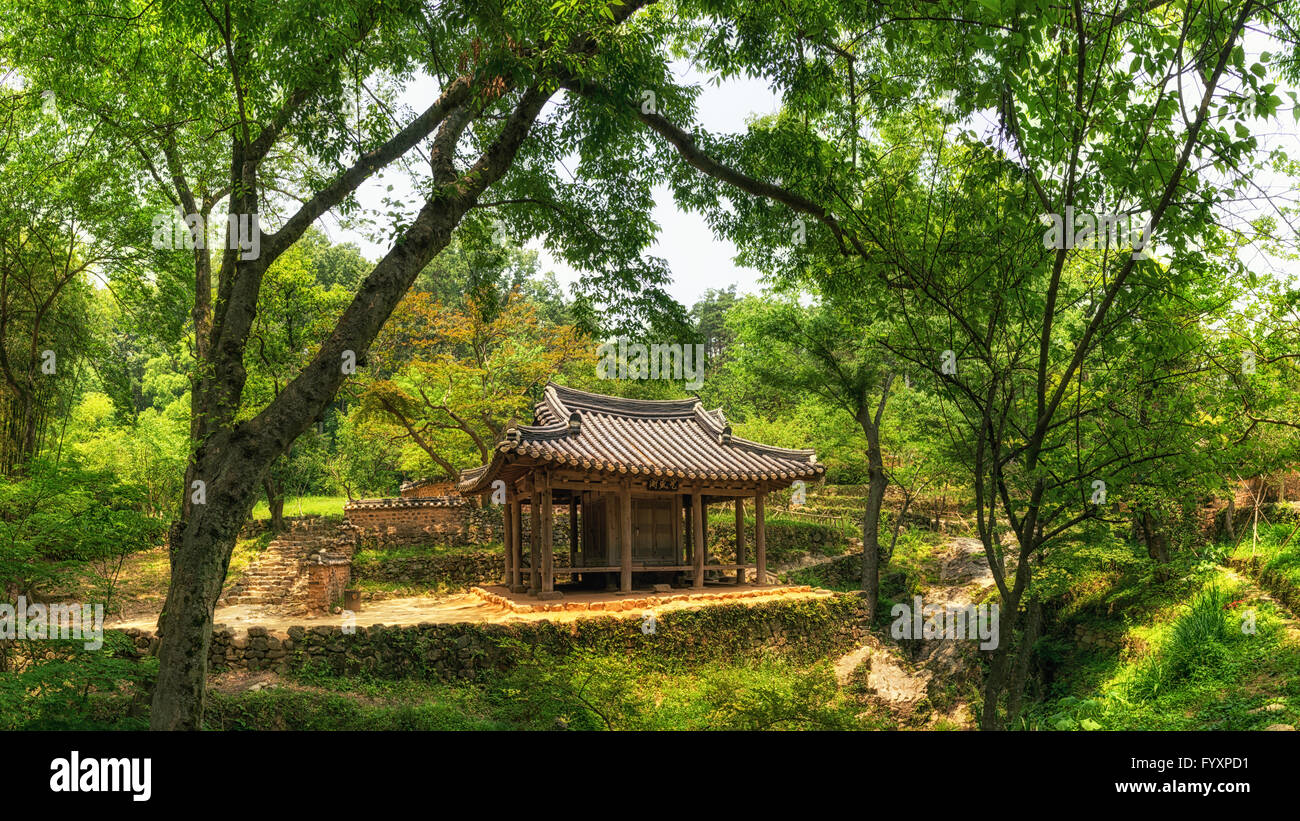 traditional Korean garden Stock Photo - Alamy