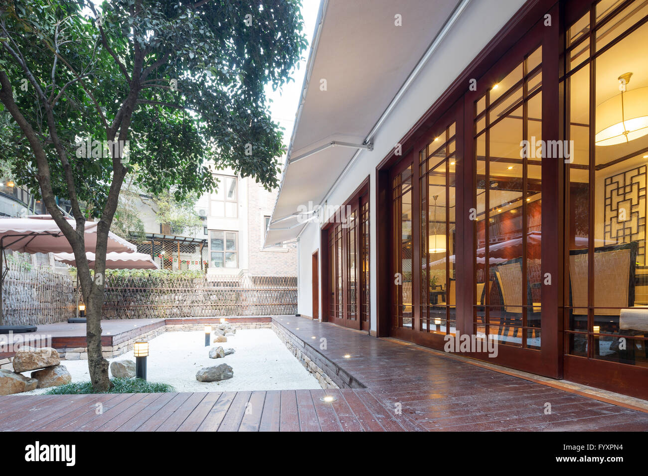 Building facade entrance footpath hi-res stock photography and images ...