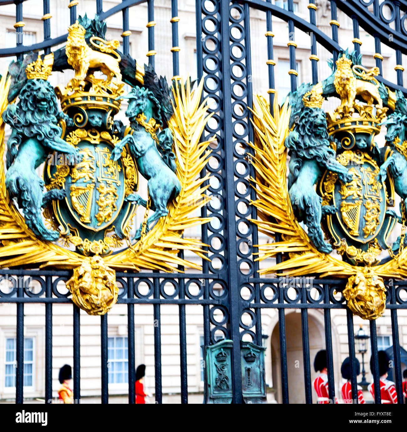 in london england the old metal gate royal palace Stock Photo - Alamy