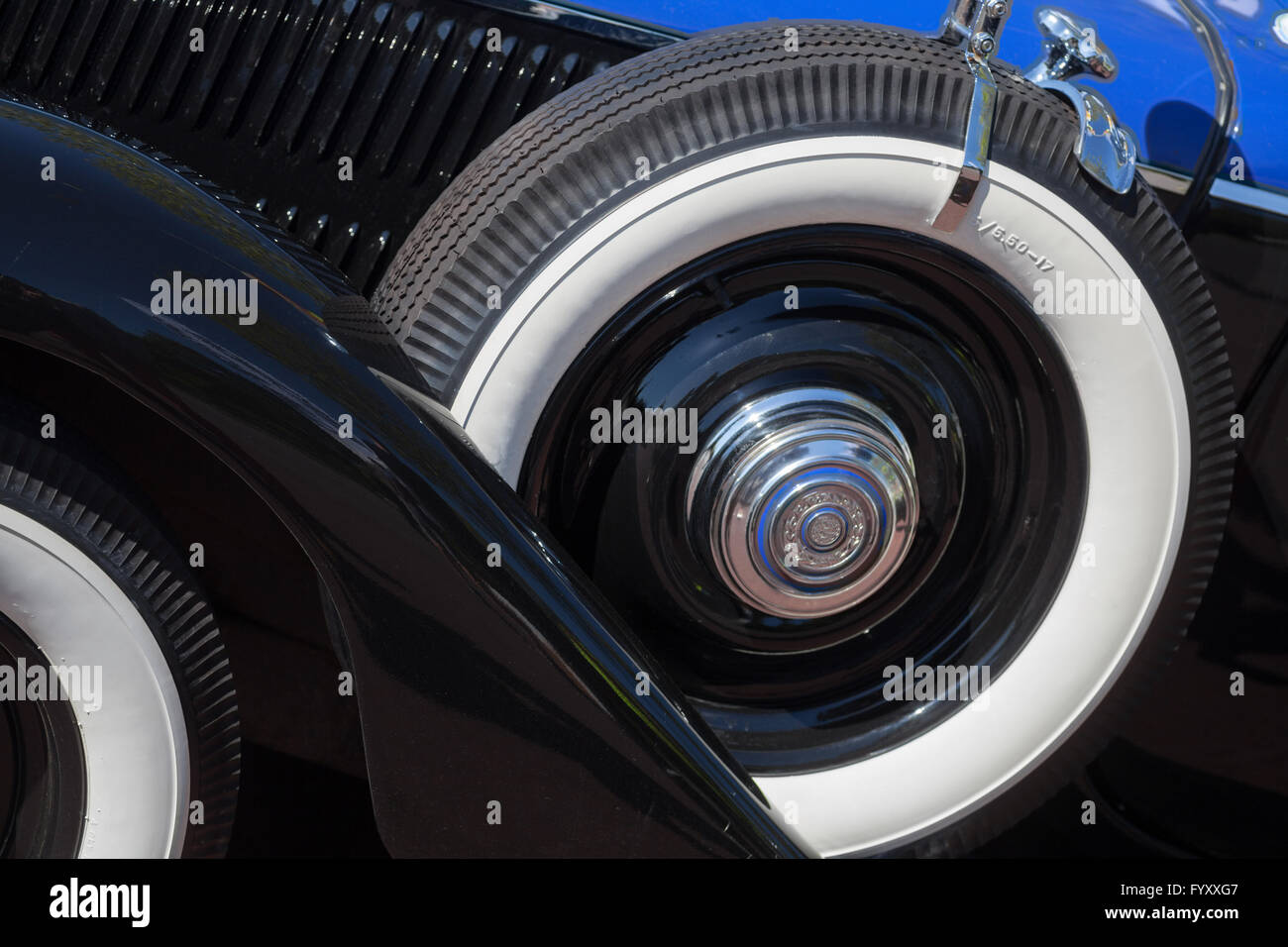 Antique car spare tire fender hi-res stock photography and images - Alamy
