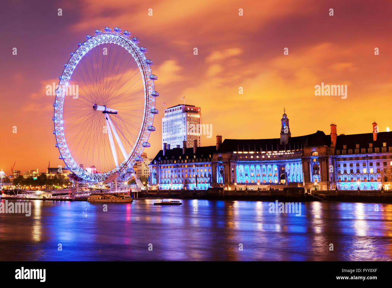Illuminated tourist attraction landmark london hi-res stock photography ...