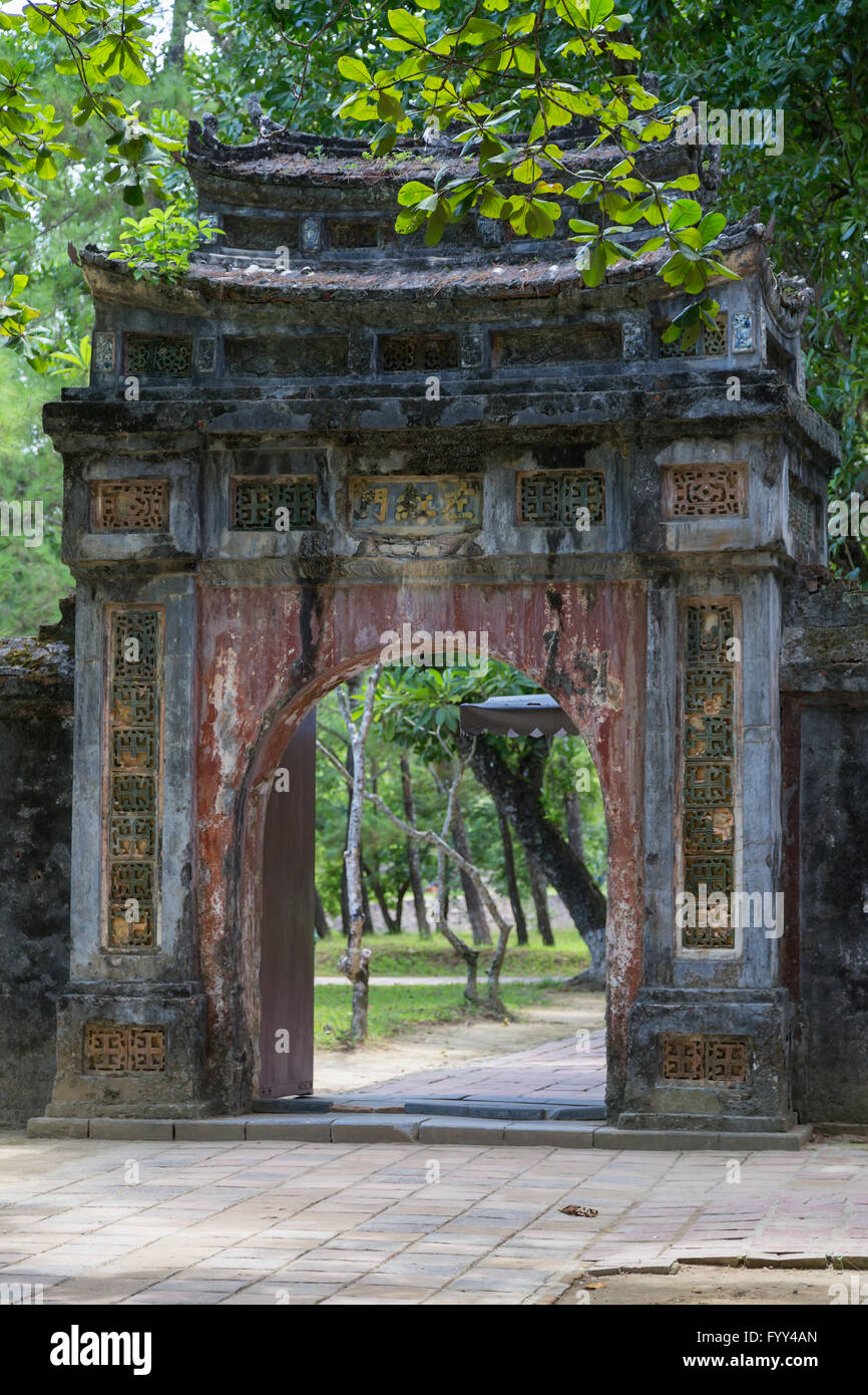 Tomb gate hi-res stock photography and images - Alamy