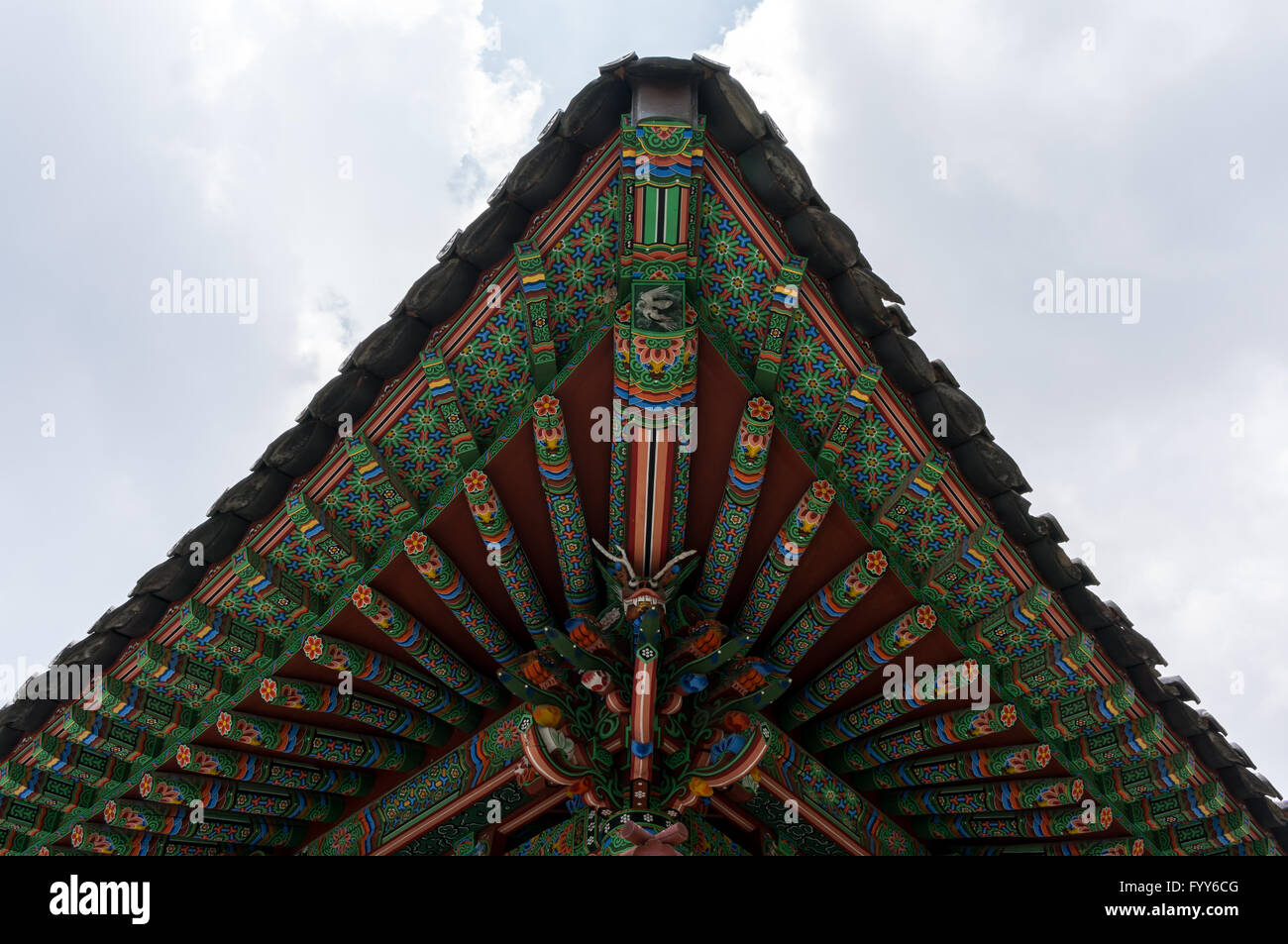 Korean traditional temple roof corner Stock Photo - Alamy