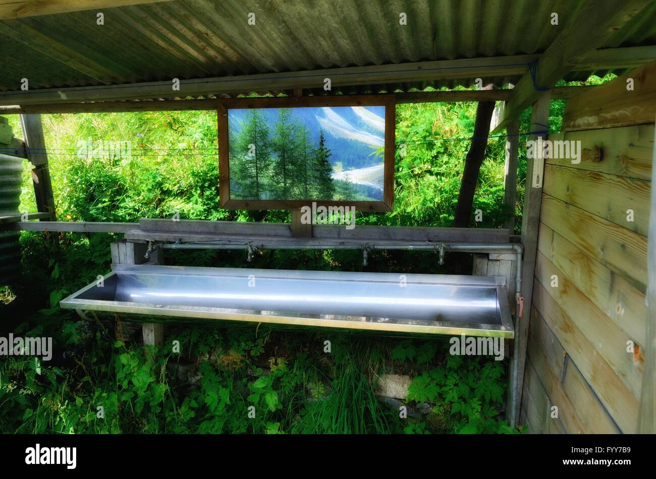 Mountaineering hut hi-res stock photography and images - Alamy