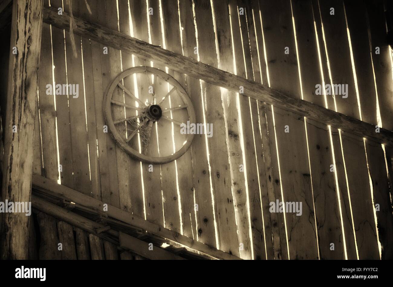 Wagon wheel in barn Stock Photo - Alamy