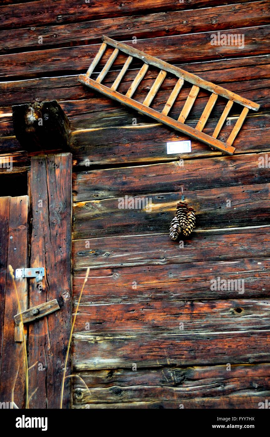 Weathered wooden barn hi-res stock photography and images - Alamy