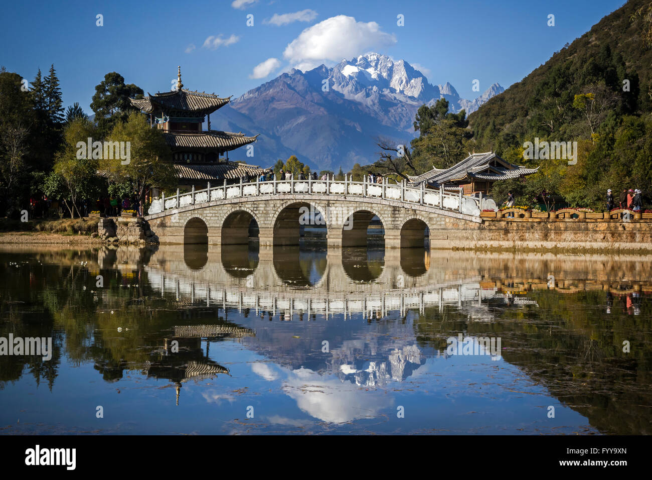 A traditional Chinese stone bridge in the Black Dragon Pool, Lijiang ...