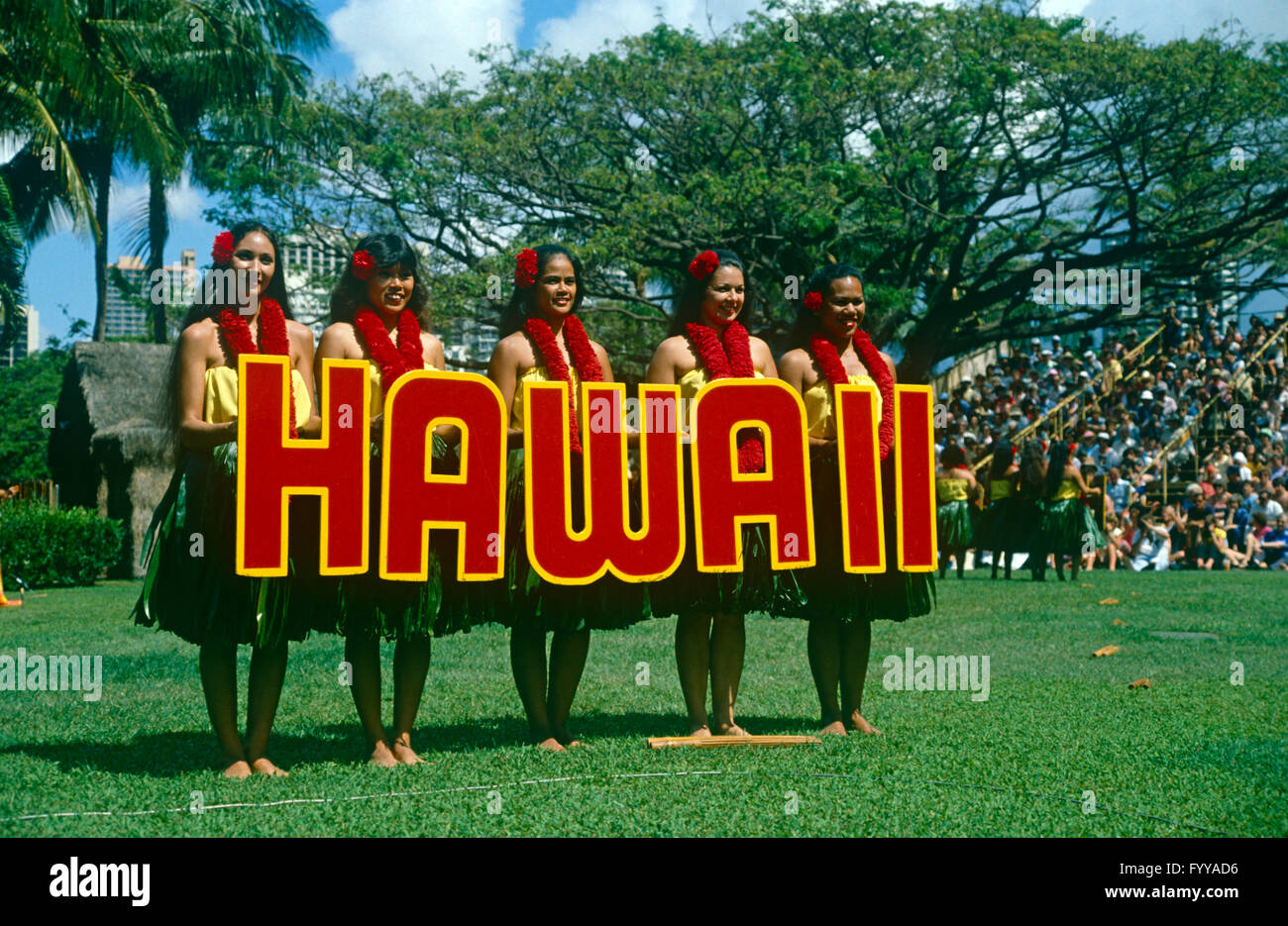 Hawaiian girls hi-res stock photography and images - Alamy