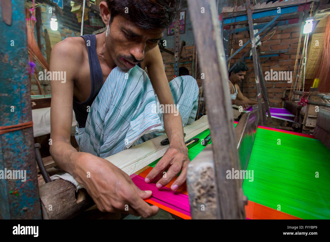 Md. Soikat (40 years) a Benarashi Palli worker © Jahangir Alam Onuchcha/Alamy Stock Photo - Alamy