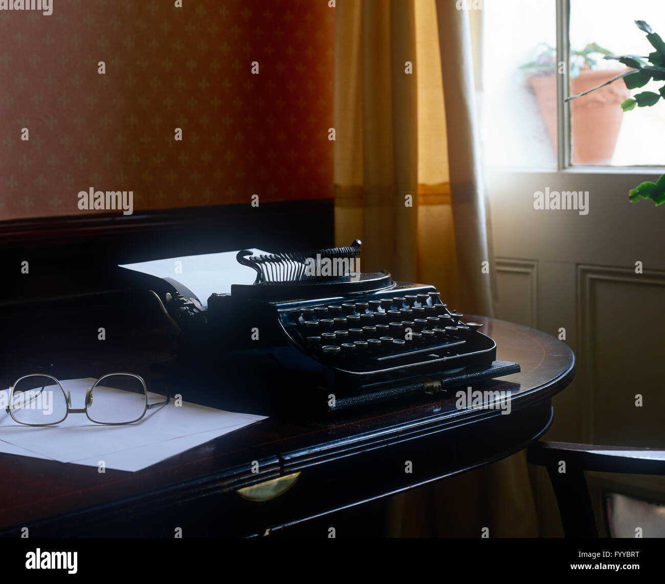 Old writing desk hi-res stock photography and images - Alamy