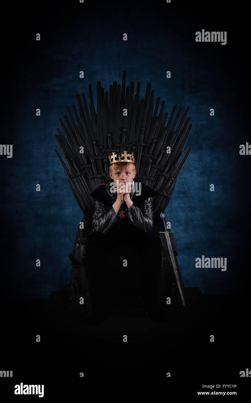 The queen game of throne tv hi-res stock photography and images - Alamy