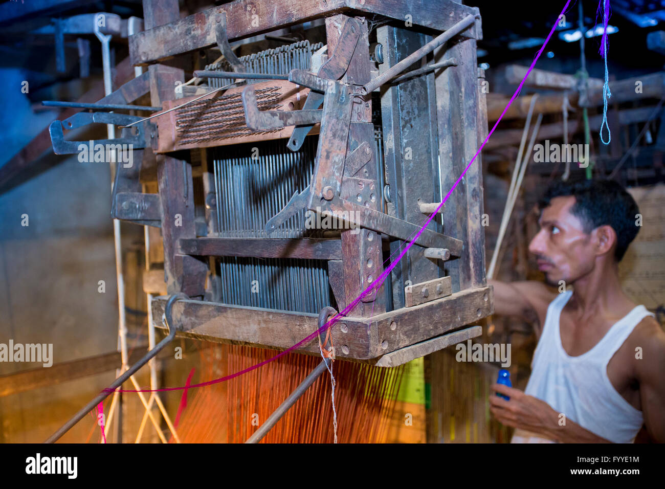 A Hand Loom Machine © Jahangir Alam Onuchcha/Alamy Stock Photo - Alamy
