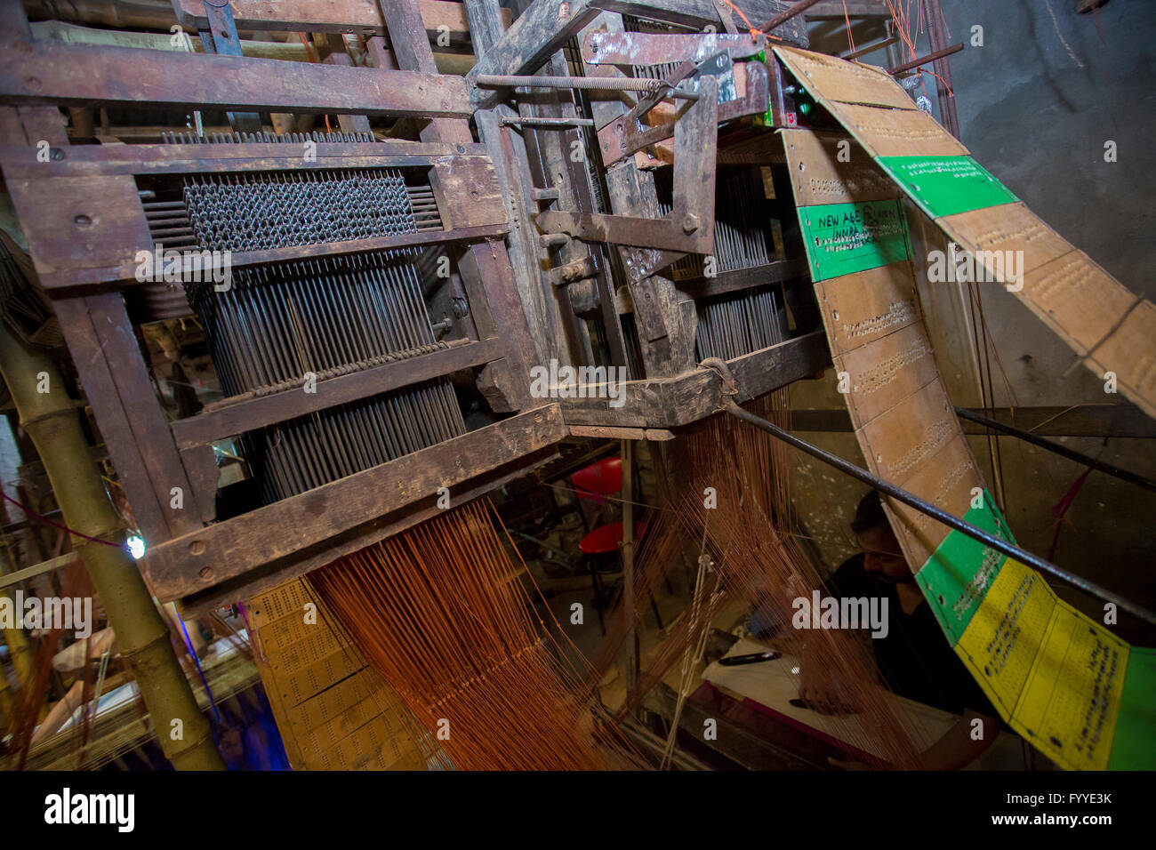 Jamdani saree handloom machine © Jahangir Alam Onuchcha/Alamy Stock ...