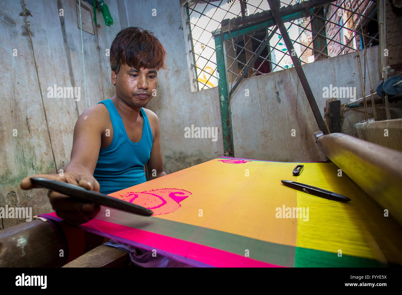 Md. Joshim (30 years) a Benarashi Palli worker © Jahangir Alam Onuchcha ...
