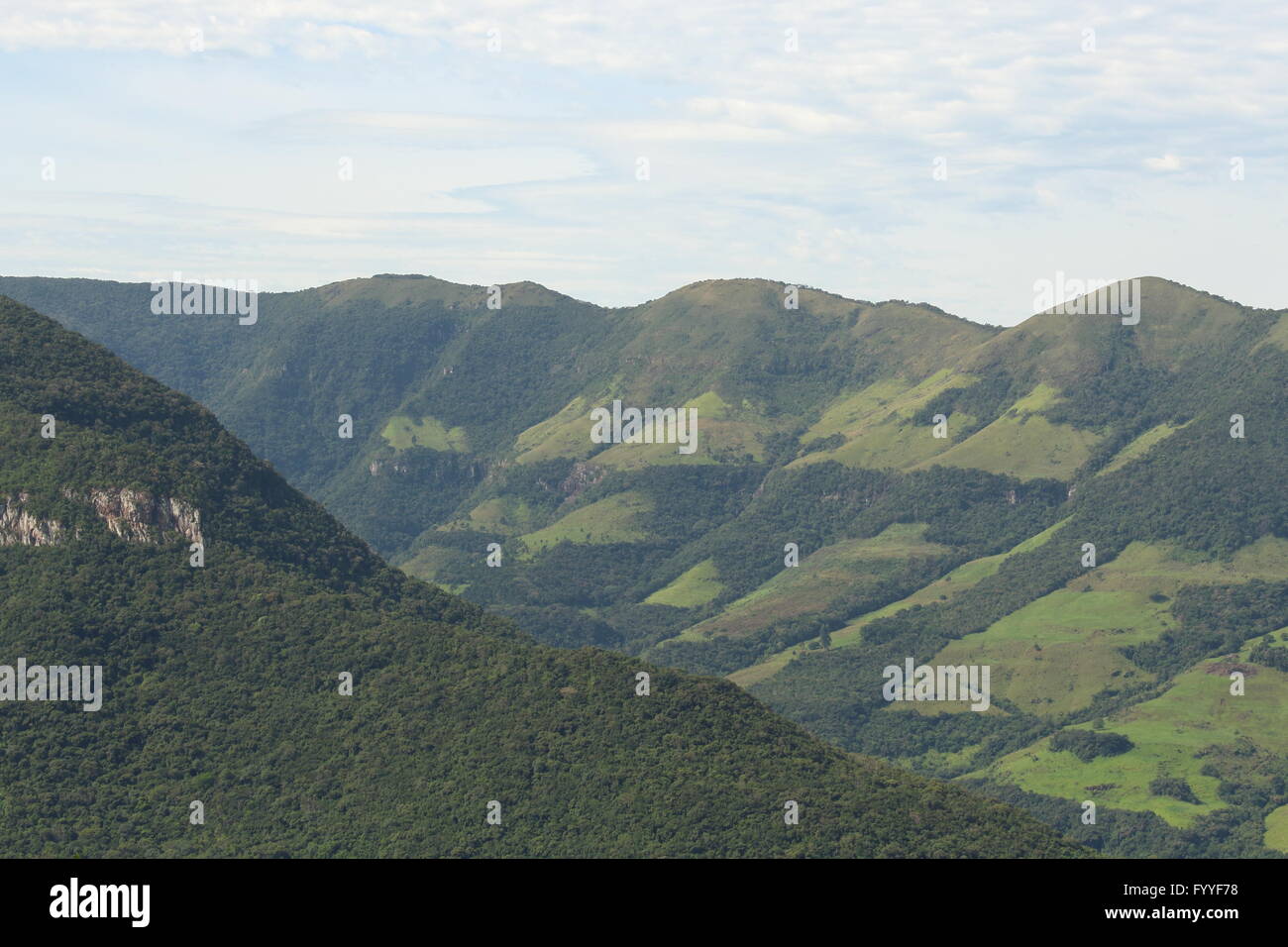 Green hills highlands hi-res stock photography and images - Alamy