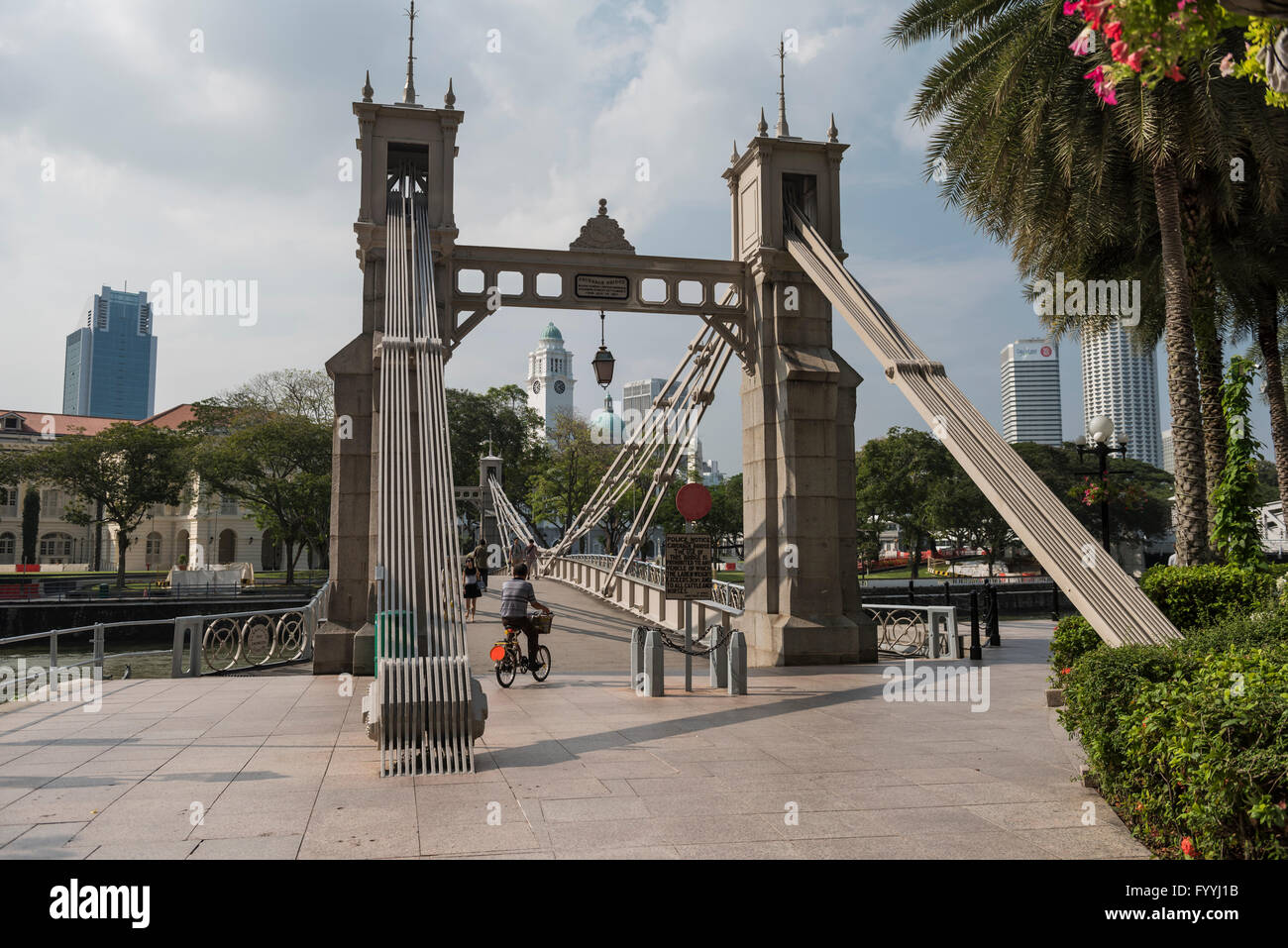 Cavenagh Bridge Spanning the Singapore River near the Fullerton Hotel ...