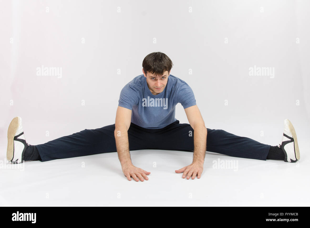 Athlete sitting on the splits Stock Photo - Alamy