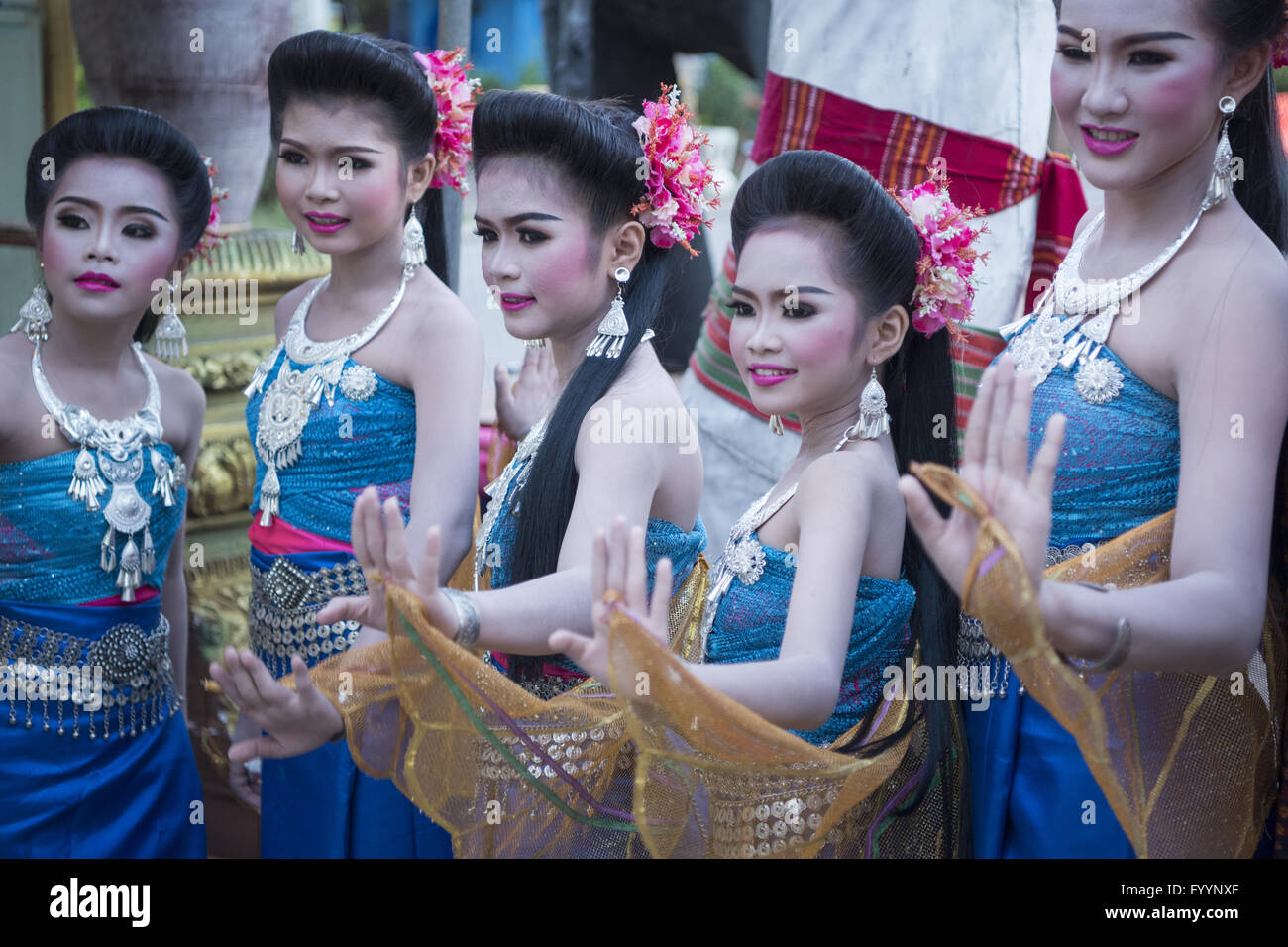 THAILAND ISAN SURIN SIKHORAPHUM TEMPLE PEOPLE Stock Photo - Alamy