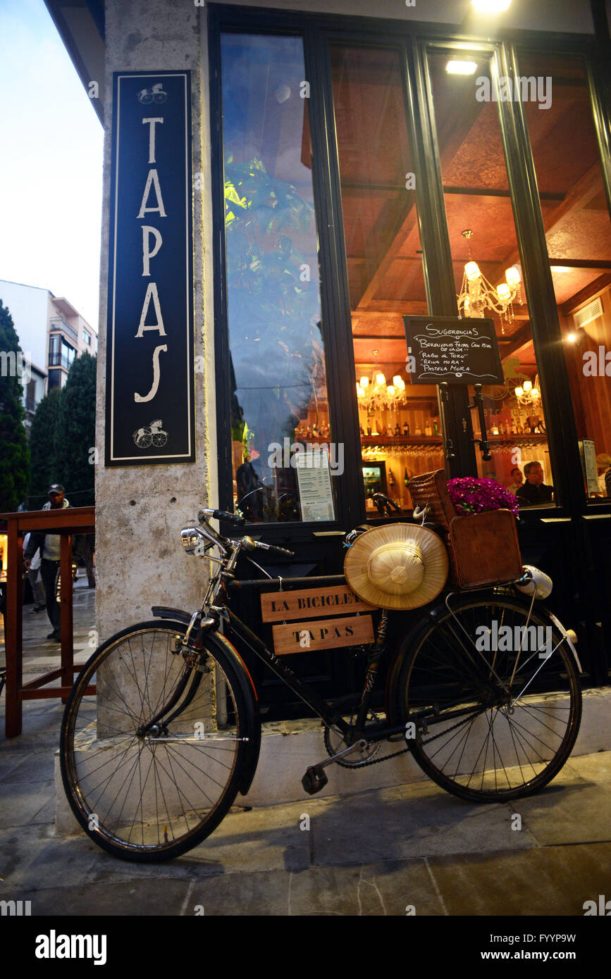 Tapas bars at night in Granada, Spain Stock Photo - Alamy