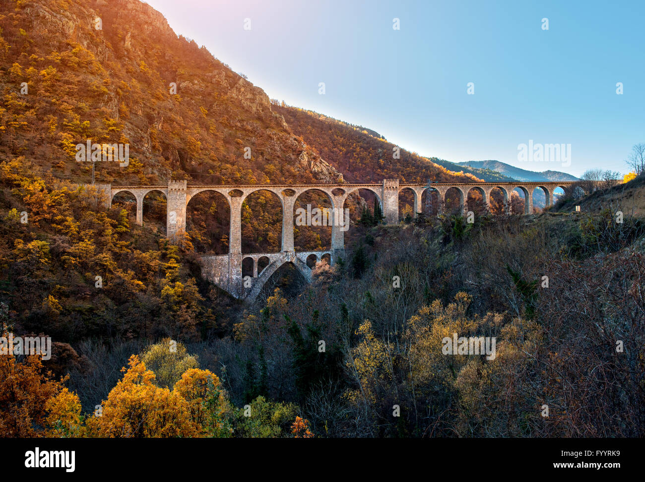 Viaduct construction hi-res stock photography and images - Alamy