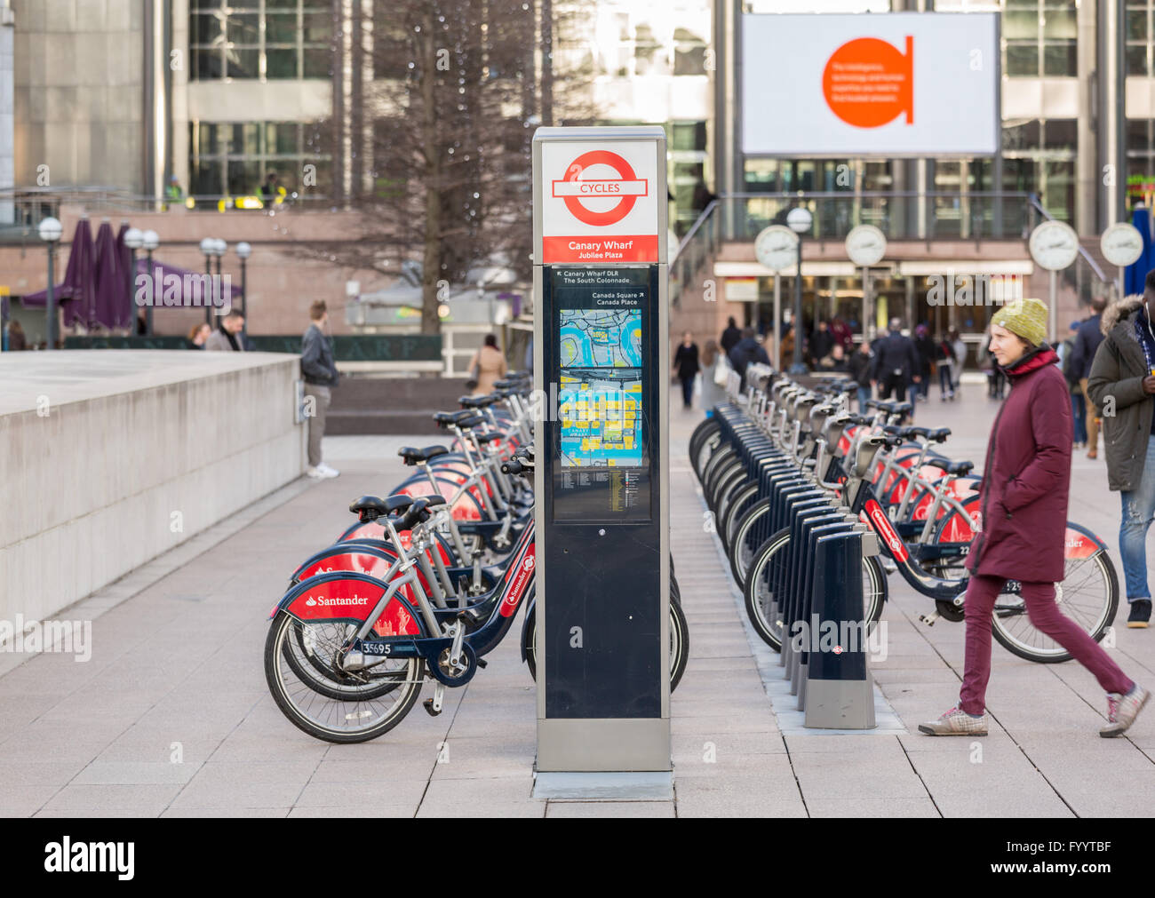 Row of rental bikes in Canary Wharf Stock Photo - Alamy