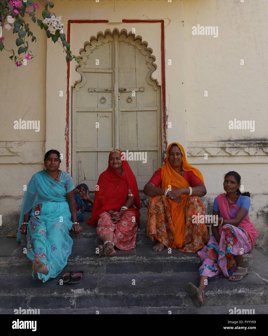 Sari wearing indian women High Resolution Stock Photography and Images ...