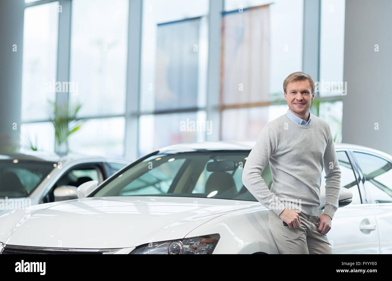 New car shopping hi-res stock photography and images - Alamy