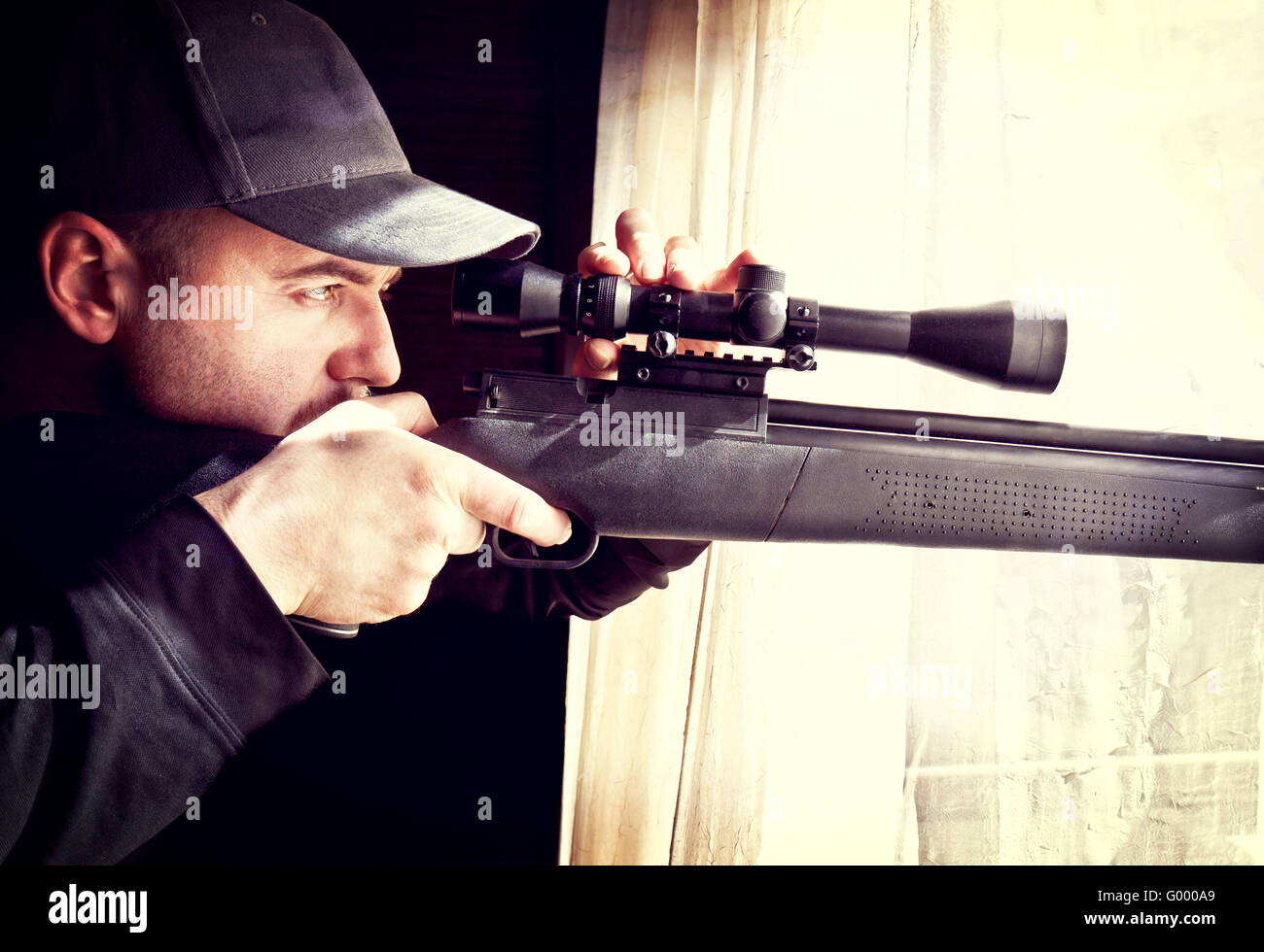 portrait of caucasian sniper with rifle Stock Photo - Alamy