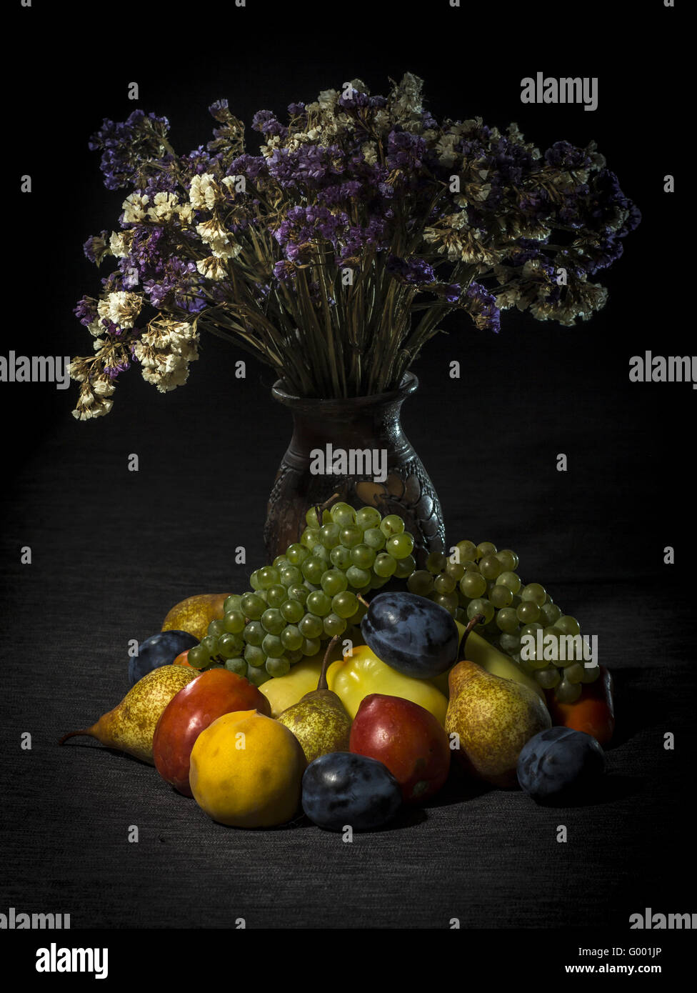 Organic fruits and vegetables Stock Photo - Alamy