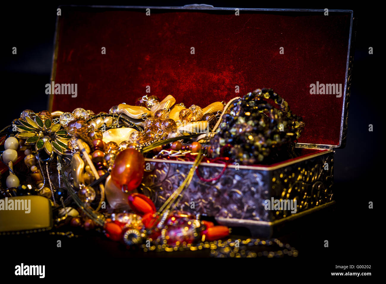 Pirate treasure jewel hi-res stock photography and images - Alamy