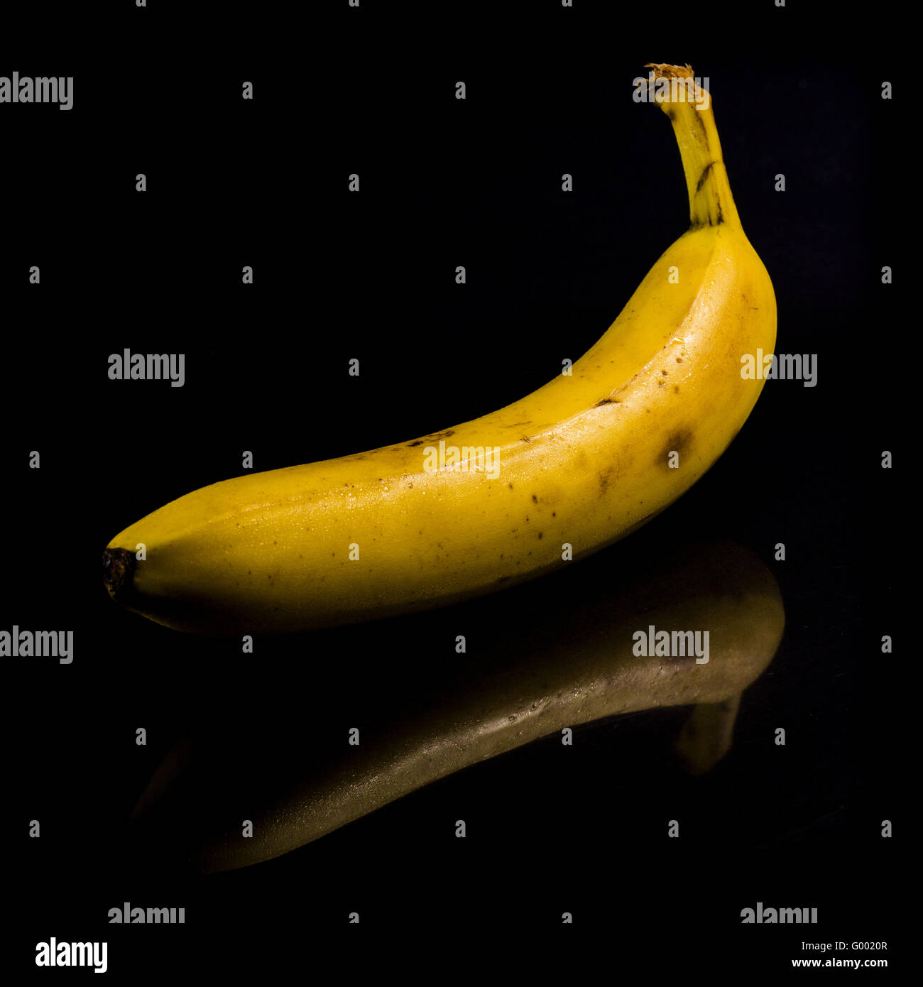 Banana single black hi-res stock photography and images - Alamy