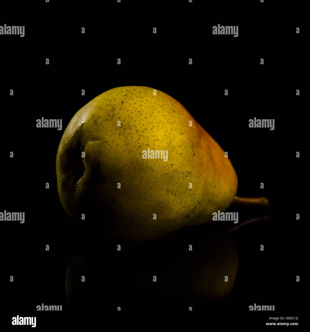 Pearl black background hi-res stock photography and images - Alamy