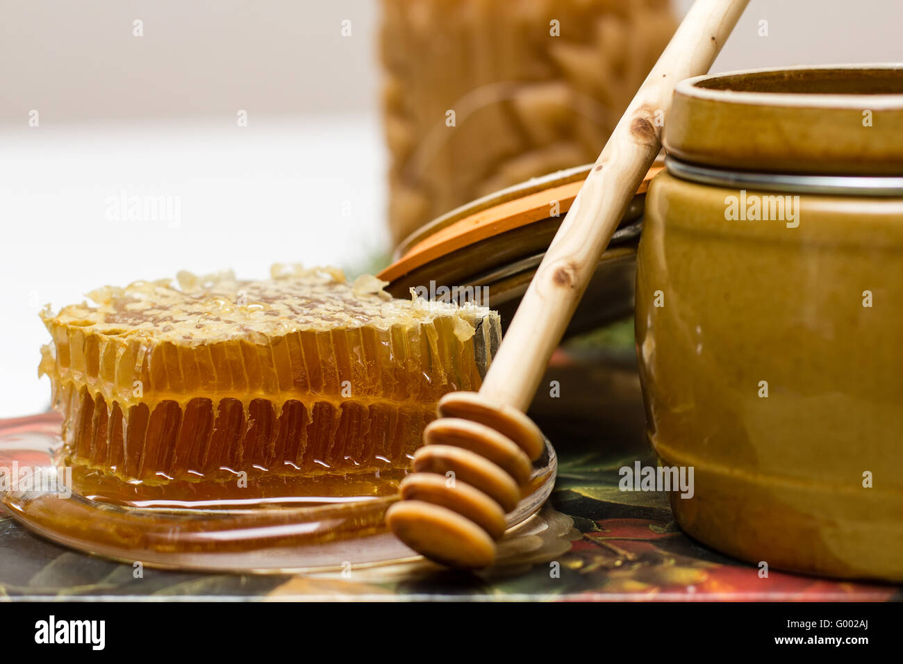 Honey jar pot honeycomb hi-res stock photography and images - Alamy