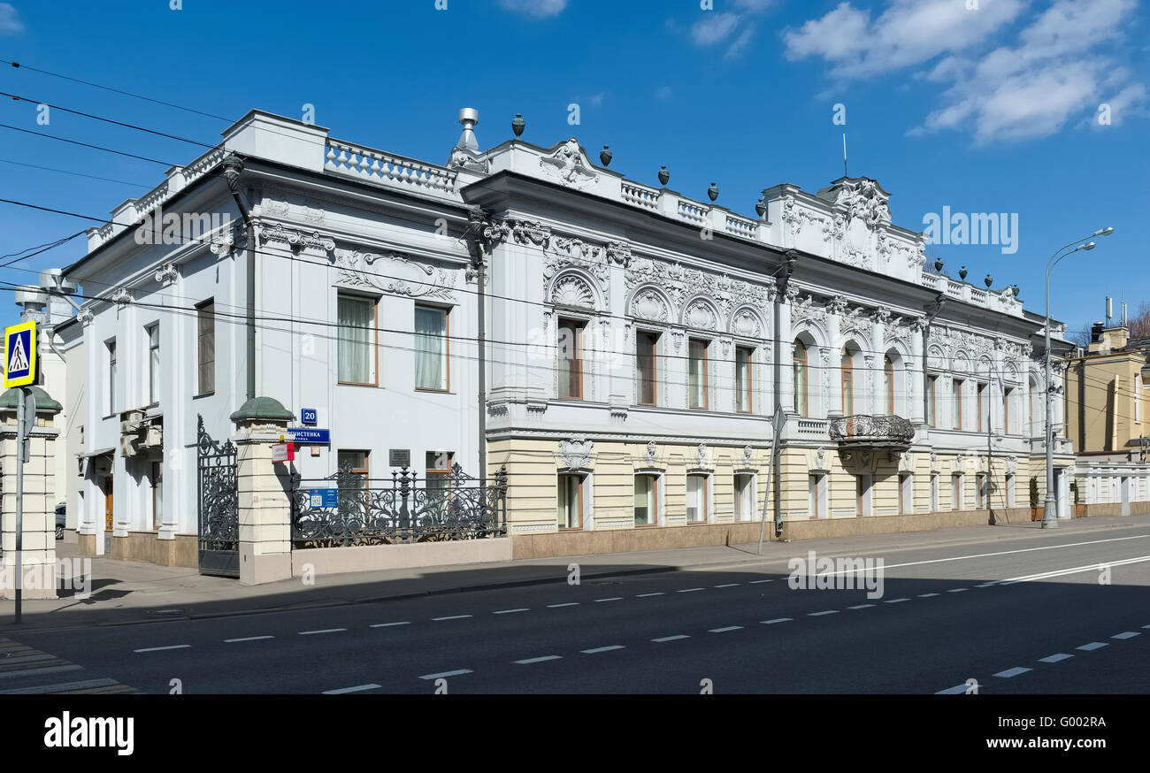 Old 18th century apartment building hi-res stock photography and images ...
