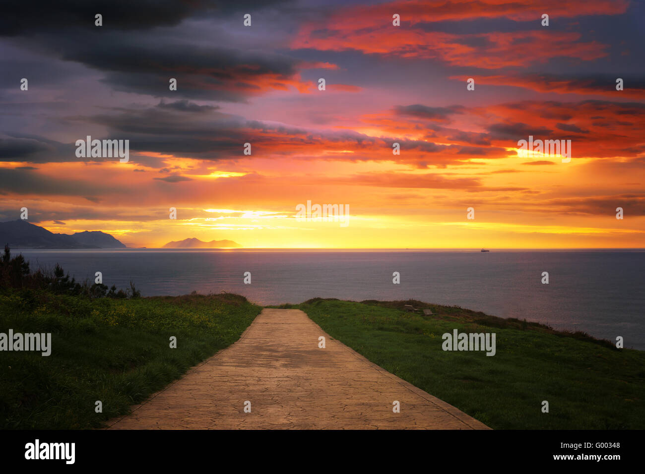 Sunset pathway hi-res stock photography and images - Alamy